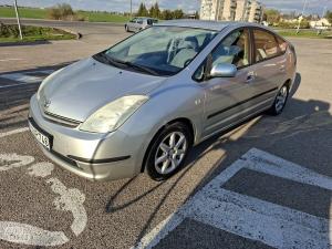 Toyota Prius 2004 Marijampole, ar dzinēja tilpumu 1.50 L un nobraukumu 252 tūkst. km par 2799 €, foto  vietnē AUTOMOTO.COM.LV
