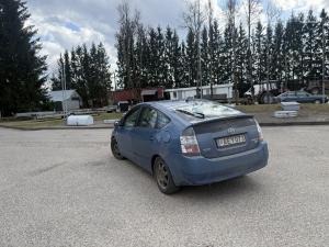 Toyota Prius 2004 Viļņa, ar dzinēja tilpumu 1.50 L un nobraukumu 380 tūkst. km par 2000 €, foto  vietnē AUTOMOTO.COM.LV