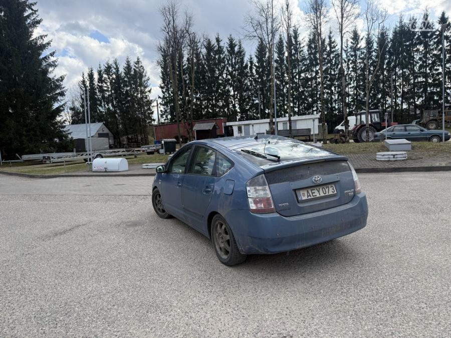 Toyota Prius 2004 Viļņa, ar dzinēja tilpumu 1.50 L un nobraukumu 380 tūkst. km par 2000 €, foto 1 vietnē AUTOMOTO.COM.LV