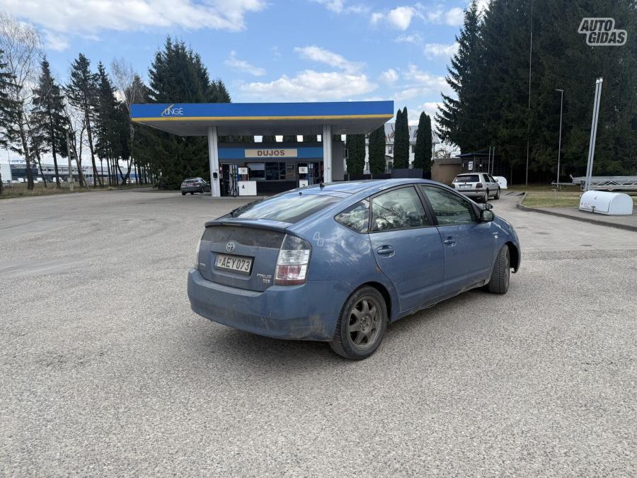 Toyota Prius 2004 Viļņa, ar dzinēja tilpumu 1.50 L un nobraukumu 380 tūkst. km par 2000 €, foto 3 vietnē AUTOMOTO.COM.LV