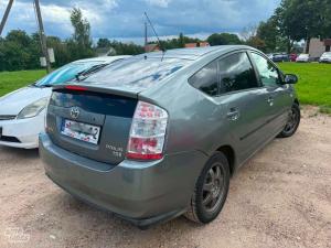 Toyota Prius 2004 in Vilnius, with an engine capacity of 1.50 L and mileage of 300 thousand km for 1749 €, photo  on AUTOMOTO.COM.LV