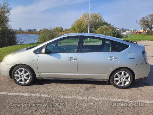 Toyota Prius 2004 Rīga, ar dzinēja tilpumu 0.00 L un nobraukumu 300 tūkst. km par 2000 €, foto 1 vietnē AUTOMOTO.COM.LV