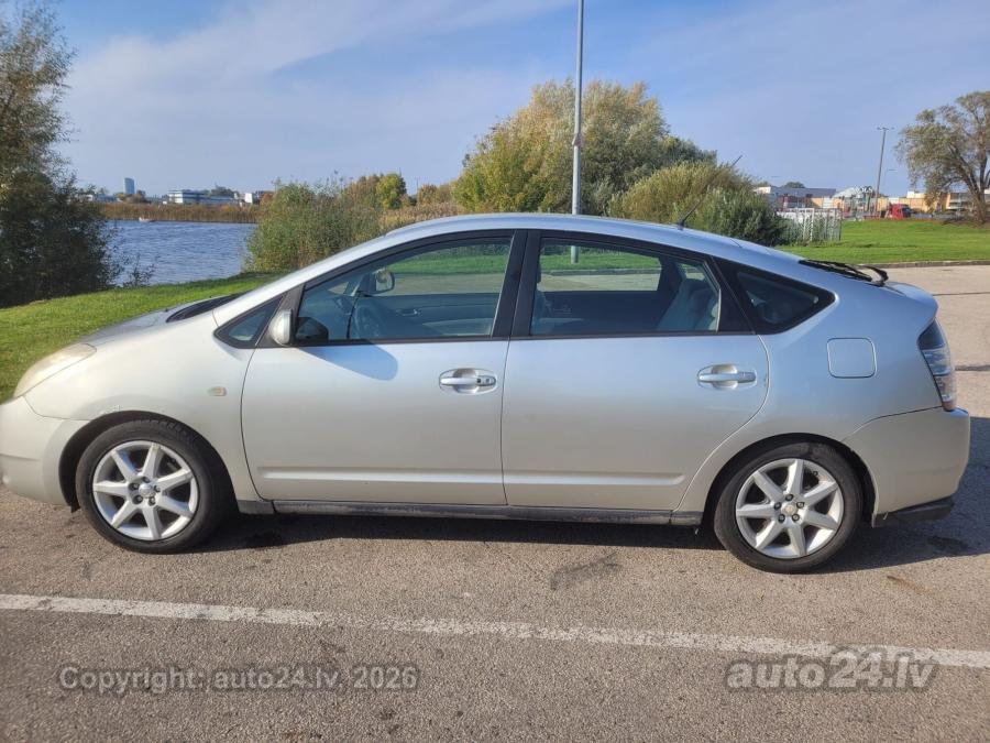 Toyota Prius 2004 Rīga, ar dzinēja tilpumu 0.00 L un nobraukumu 300 tūkst. km par 2000 €, foto 1 vietnē AUTOMOTO.COM.LV