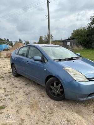 Toyota Prius 2004 in Vilnius, with an engine capacity of 1.50 L and mileage of 300 thousand km for 2000 €, photo 3 on AUTOMOTO.COM.LV