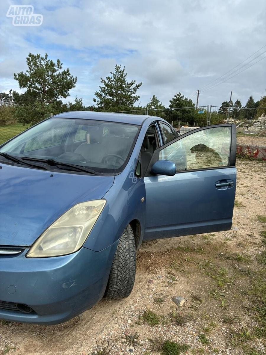 Toyota Prius 2004 in Vilnius, with an engine capacity of 1.50 L and mileage of 300 thousand km for 2000 €, photo 4 on AUTOMOTO.COM.LV