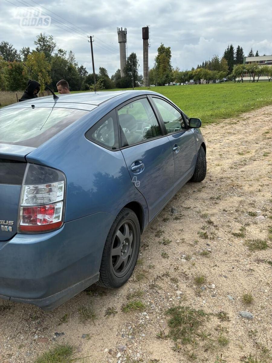 Toyota Prius 2004 in Vilnius, with an engine capacity of 1.50 L and mileage of 300 thousand km for 2000 €, photo 5 on AUTOMOTO.COM.LV
