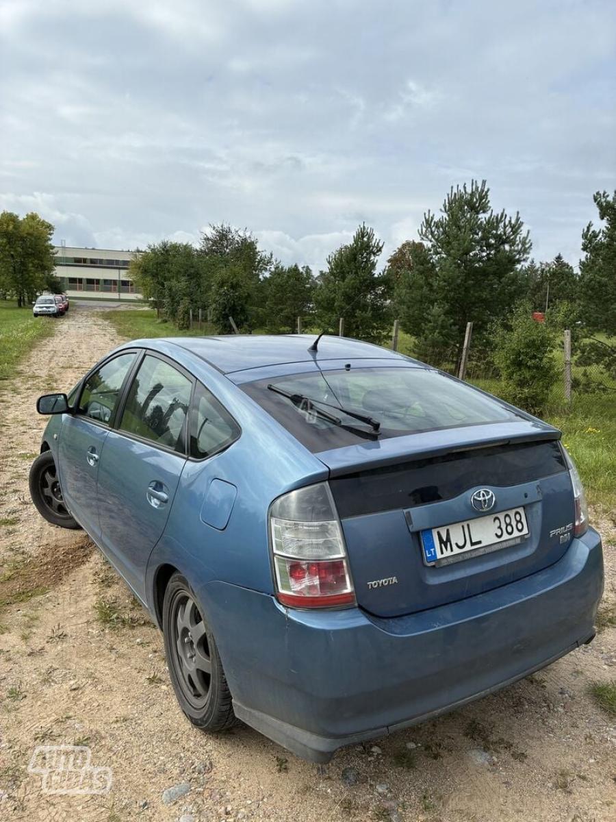 Toyota Prius 2004 in Vilnius, with an engine capacity of 1.50 L and mileage of 300 thousand km for 2000 €, photo 8 on AUTOMOTO.COM.LV