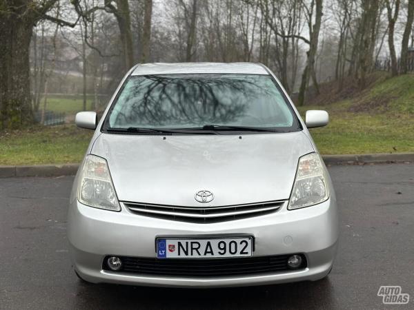 Toyota Prius 2005 in Vilnius, with an engine capacity of 1.50 L and mileage of 320 thousand km for 2900 €, photo 2 on AUTOMOTO.COM.LV