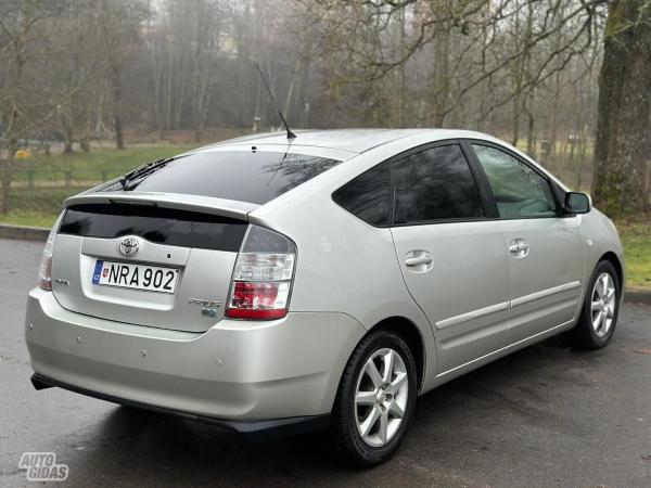 Toyota Prius 2005 in Vilnius, with an engine capacity of 1.50 L and mileage of 320 thousand km for 2900 €, photo 4 on AUTOMOTO.COM.LV