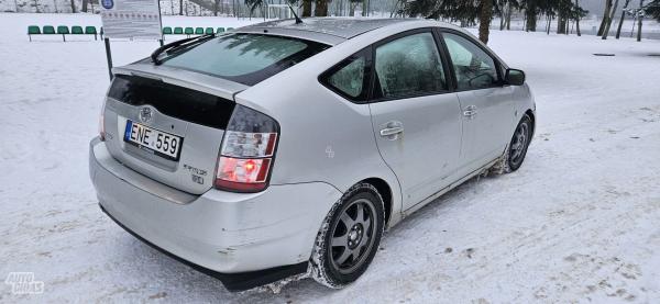 Toyota Prius 2005 Kauņa, ar dzinēja tilpumu 1.50 L un nobraukumu 182 tūkst. km par 1500 €, foto 4 vietnē AUTOMOTO.COM.LV