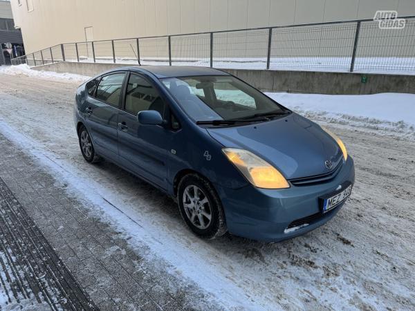 Toyota Prius 2005 in Vilnius, with an engine capacity of 1.50 L and mileage of 293 thousand km for 2650 €, photo 2 on AUTOMOTO.COM.LV