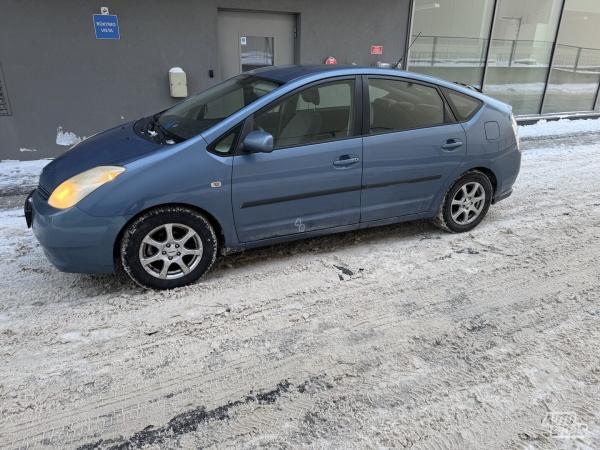 Toyota Prius 2005 in Vilnius, with an engine capacity of 1.50 L and mileage of 293 thousand km for 2650 €, photo 3 on AUTOMOTO.COM.LV