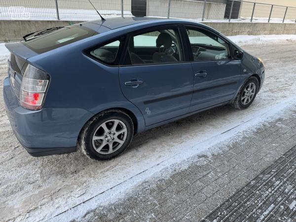 Toyota Prius 2005 in Vilnius, with an engine capacity of 1.50 L and mileage of 293 thousand km for 2650 €, photo 5 on AUTOMOTO.COM.LV