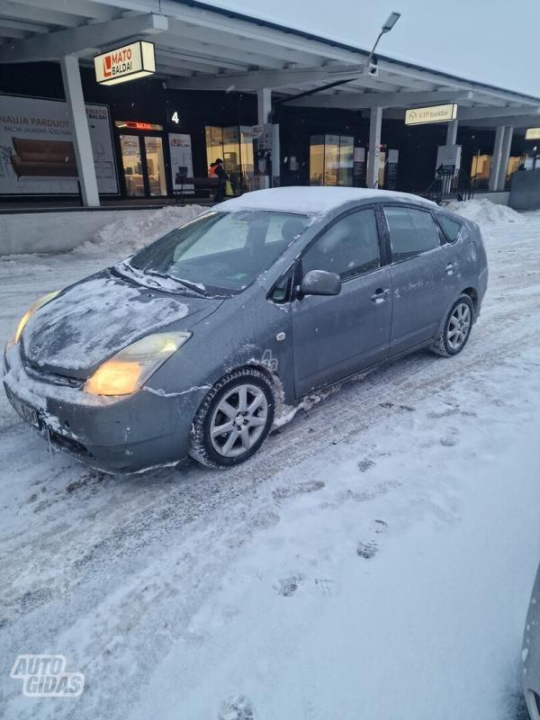 Toyota Prius 2005 in Kaunas, with an engine capacity of 1.50 L and mileage of 350 thousand km for 1500 €, photo 1 on AUTOMOTO.COM.LV