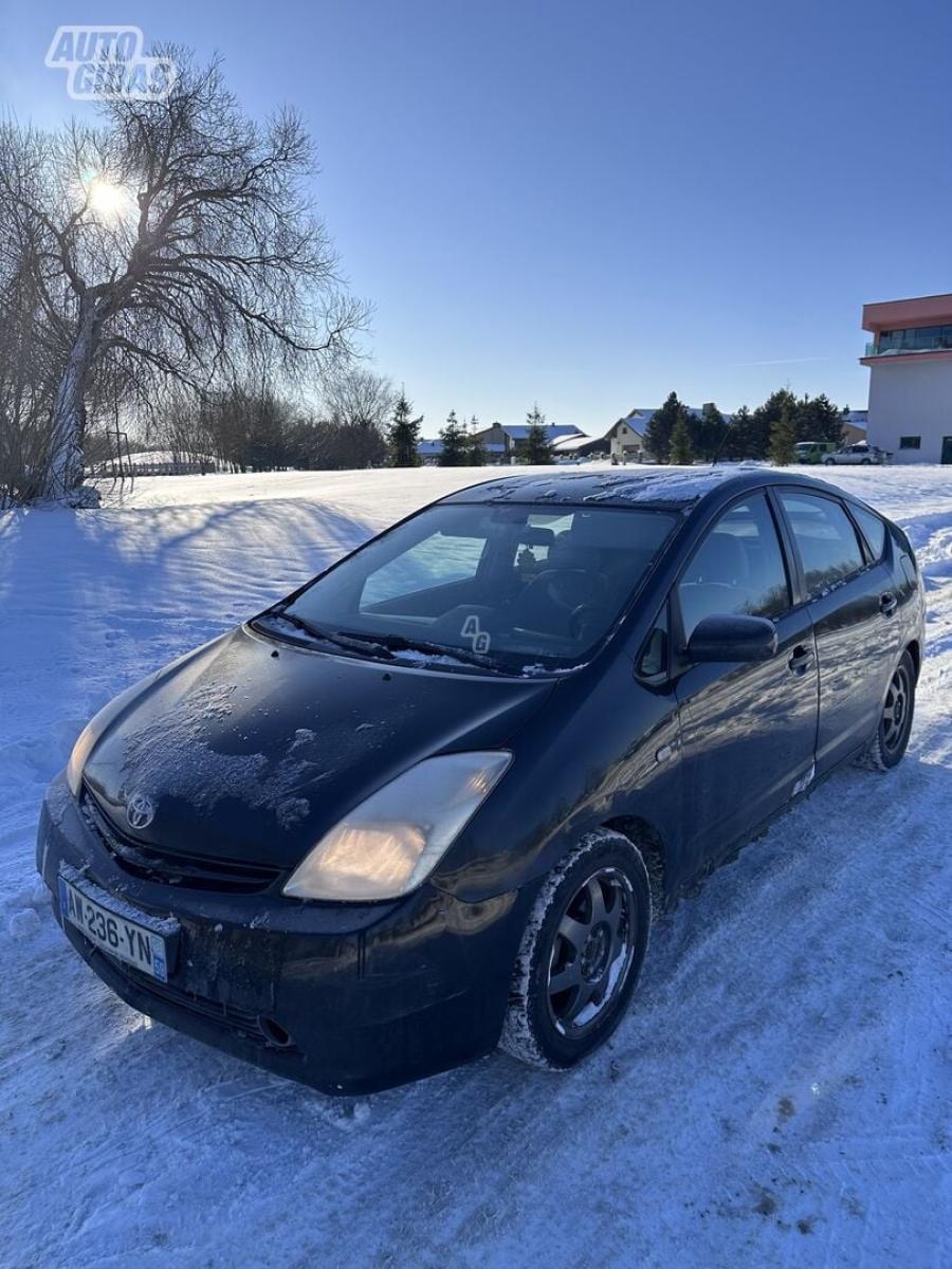 Toyota Prius 2005 Panevēža, ar dzinēja tilpumu 1.50 L un nobraukumu 258 tūkst. km par 1800 €, foto 1 vietnē AUTOMOTO.COM.LV
