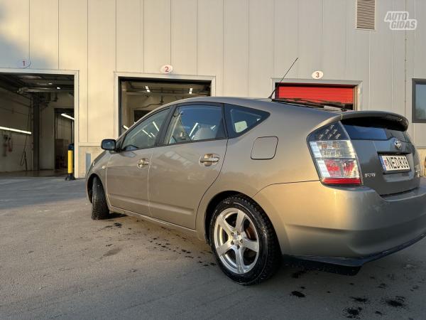 Toyota Prius 2005 Viļņa, ar dzinēja tilpumu 1.50 L un nobraukumu 215 tūkst. km par 3100 €, foto 4 vietnē AUTOMOTO.COM.LV