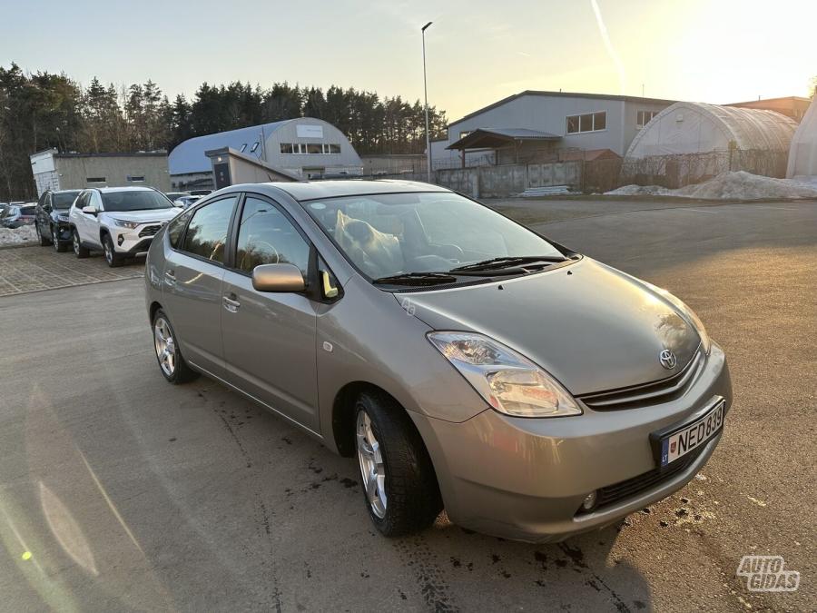 Toyota Prius 2005 Viļņa, ar dzinēja tilpumu 1.50 L un nobraukumu 215 tūkst. km par 3100 €, foto 5 vietnē AUTOMOTO.COM.LV