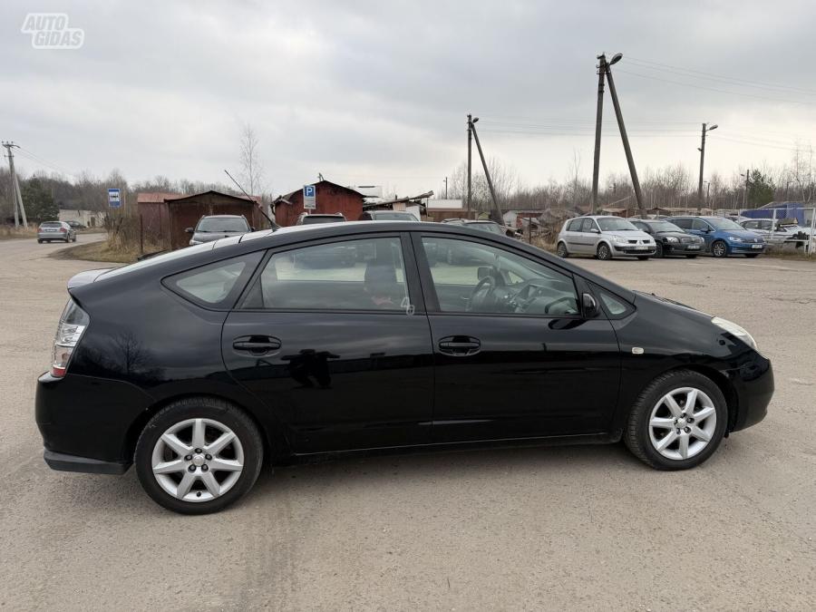 Toyota Prius 2005 in Kaunas, with an engine capacity of 1.50 L and mileage of 283 thousand km for 2750 €, photo 4 on AUTOMOTO.COM.LV
