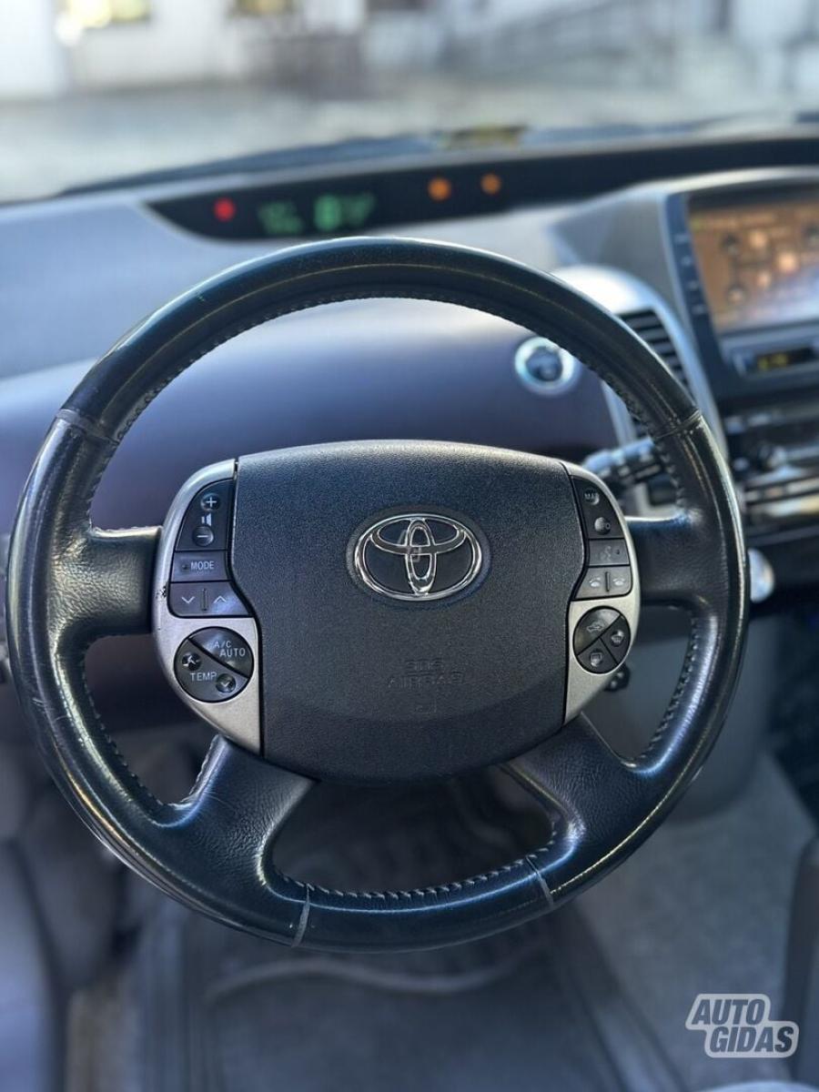 Toyota Prius 2005 in Kretinga, with an engine capacity of 1.50 L and mileage of 257 thousand km for 3200 €, photo 11 on AUTOMOTO.COM.LV