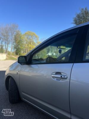 Toyota Prius 2005 in Kretinga, with an engine capacity of 1.50 L and mileage of 257 thousand km for 3200 €, photo 13 on AUTOMOTO.COM.LV