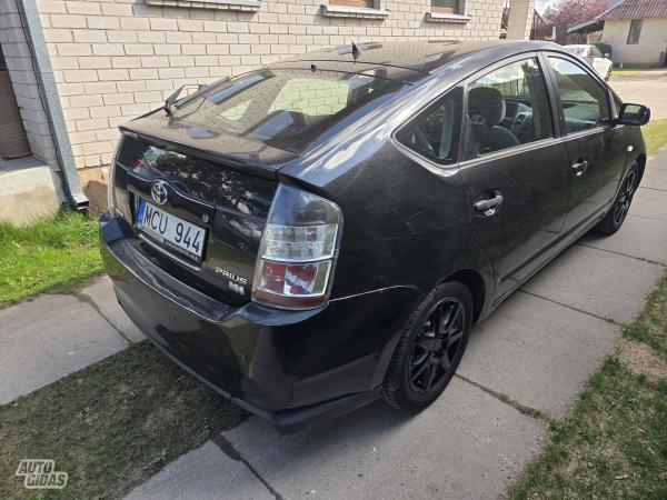 Toyota Prius 2005 in Vilnius, with an engine capacity of 1.50 L and mileage of 350 thousand km for 3550 €, photo 4 on AUTOMOTO.COM.LV