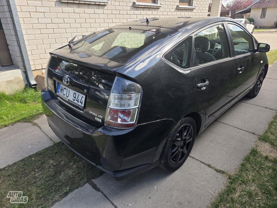 Toyota Prius 2005 in Vilnius, with an engine capacity of 1.50 L and mileage of 350 thousand km for 3550 €, photo 5 on AUTOMOTO.COM.LV