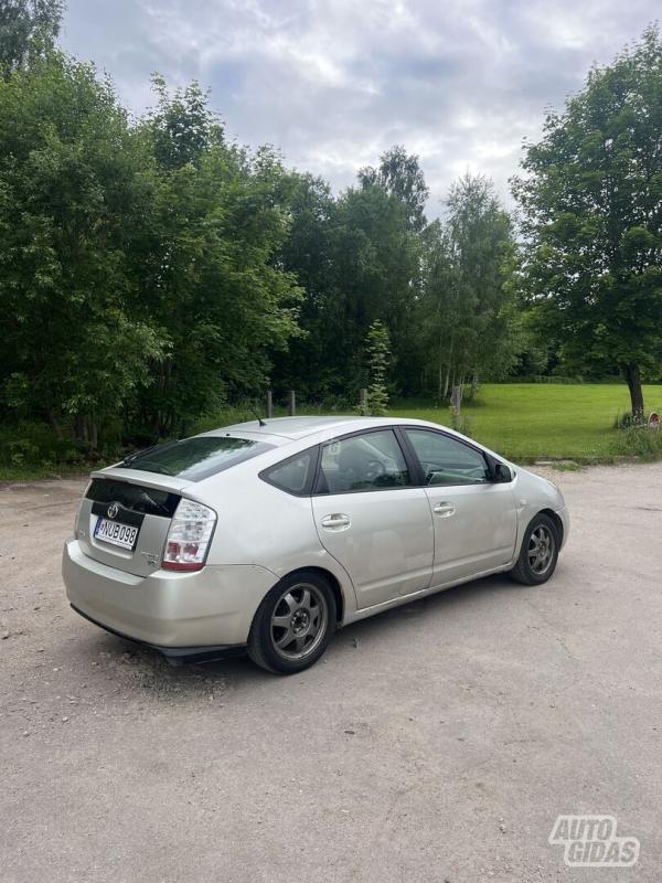 Toyota Prius 2005 Viļņa, ar dzinēja tilpumu 1.50 L un nobraukumu 126 tūkst. km par 1450 €, foto 2 vietnē AUTOMOTO.COM.LV