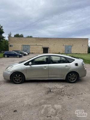 Toyota Prius 2005 Viļņa, ar dzinēja tilpumu 1.50 L un nobraukumu 126 tūkst. km par 1450 €, foto 4 vietnē AUTOMOTO.COM.LV