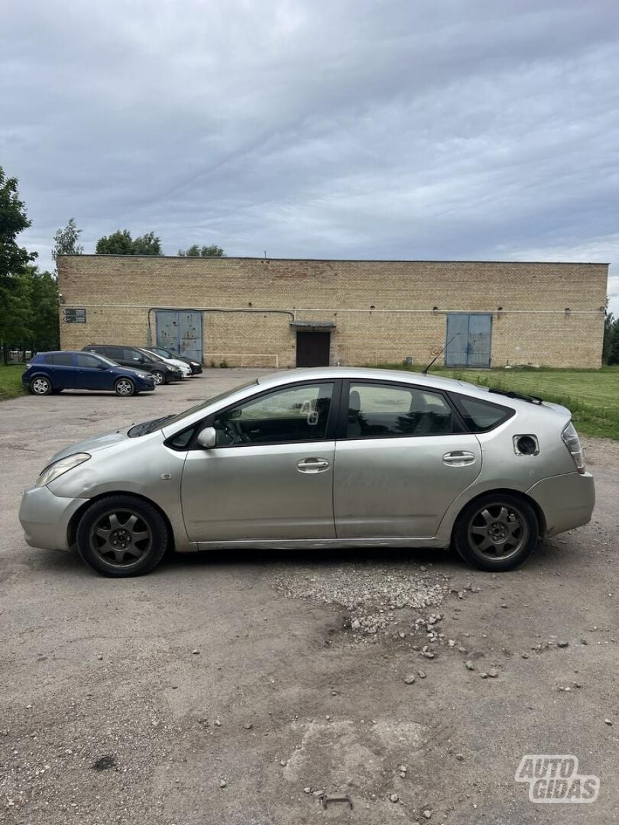 Toyota Prius 2005 Viļņa, ar dzinēja tilpumu 1.50 L un nobraukumu 126 tūkst. km par 1450 €, foto 4 vietnē AUTOMOTO.COM.LV