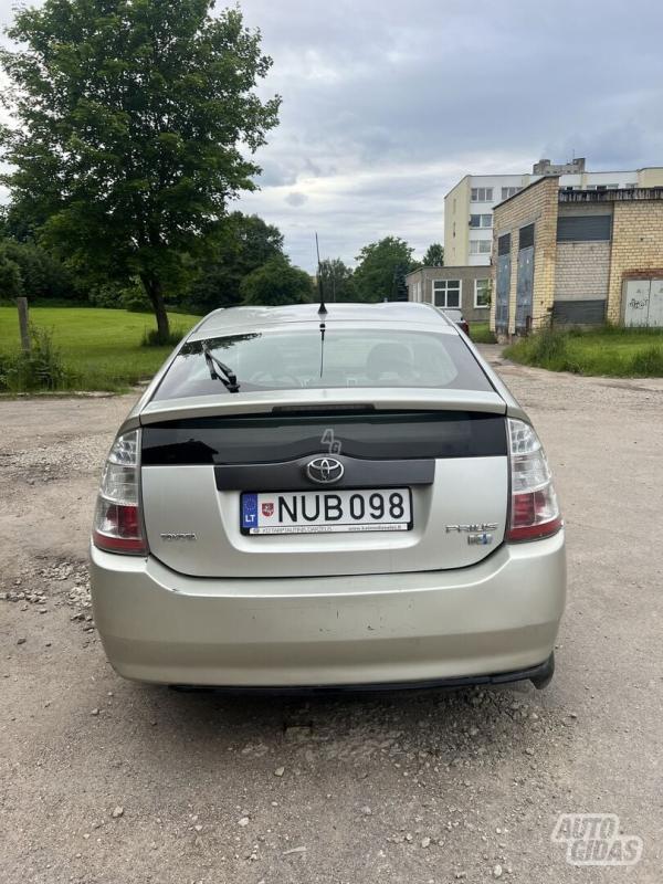 Toyota Prius 2005 Viļņa, ar dzinēja tilpumu 1.50 L un nobraukumu 126 tūkst. km par 1450 €, foto 6 vietnē AUTOMOTO.COM.LV