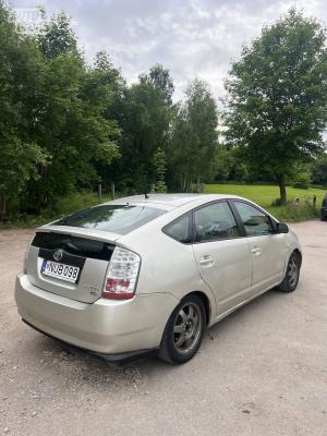 Toyota Prius 2005 Viļņa, ar dzinēja tilpumu 1.50 L un nobraukumu 126 tūkst. km par 1450 €, foto 8 vietnē AUTOMOTO.COM.LV