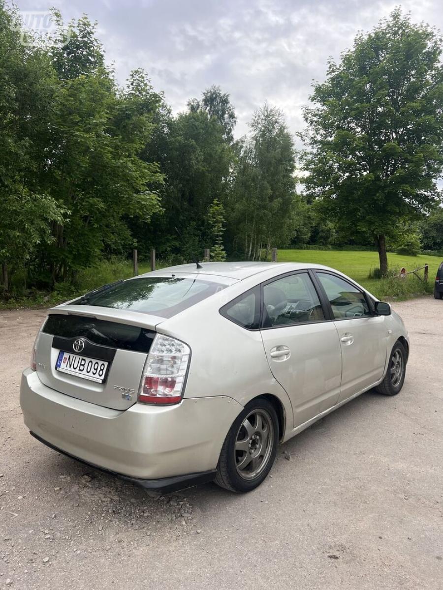 Toyota Prius 2005 Viļņa, ar dzinēja tilpumu 1.50 L un nobraukumu 126 tūkst. km par 1450 €, foto 8 vietnē AUTOMOTO.COM.LV