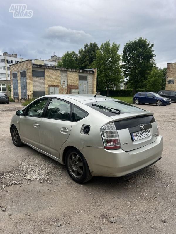 Toyota Prius 2005 Viļņa, ar dzinēja tilpumu 1.50 L un nobraukumu 126 tūkst. km par 1450 €, foto 9 vietnē AUTOMOTO.COM.LV