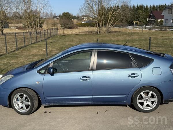 Toyota Prius 2005 in Ogre, with an engine capacity of 1.50 L and mileage of 218 thousand km for 2400 €, photo 2 on AUTOMOTO.COM.LV