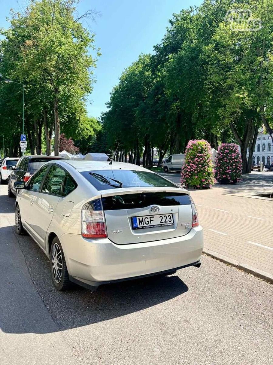 Toyota Prius 2005 in Vilnius, with an engine capacity of 1.50 L and mileage of 250 thousand km for 3900 €, photo 3 on AUTOMOTO.COM.LV