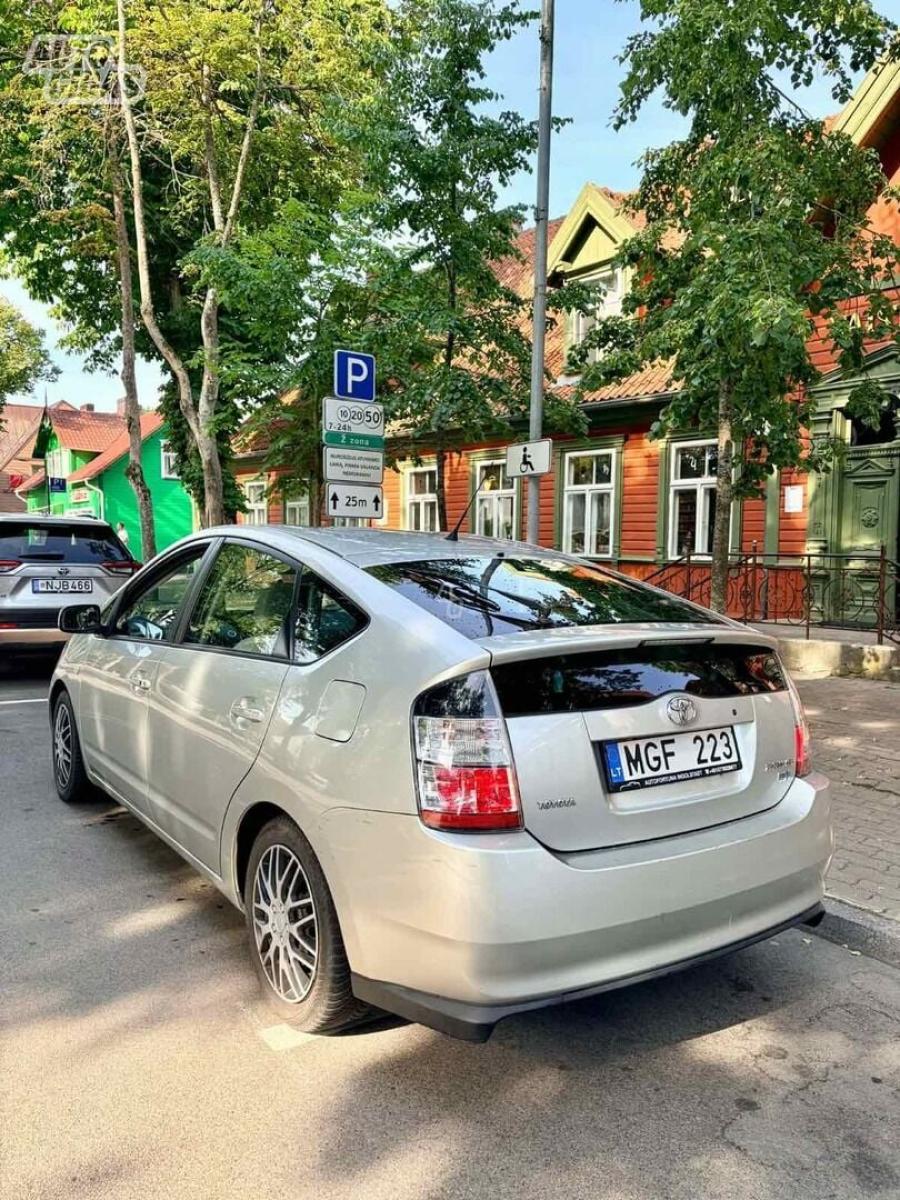 Toyota Prius 2005 in Vilnius, with an engine capacity of 1.50 L and mileage of 250 thousand km for 3900 €, photo 7 on AUTOMOTO.COM.LV