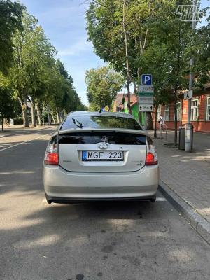 Toyota Prius 2005 in Vilnius, with an engine capacity of 1.50 L and mileage of 250 thousand km for 3900 €, photo 8 on AUTOMOTO.COM.LV