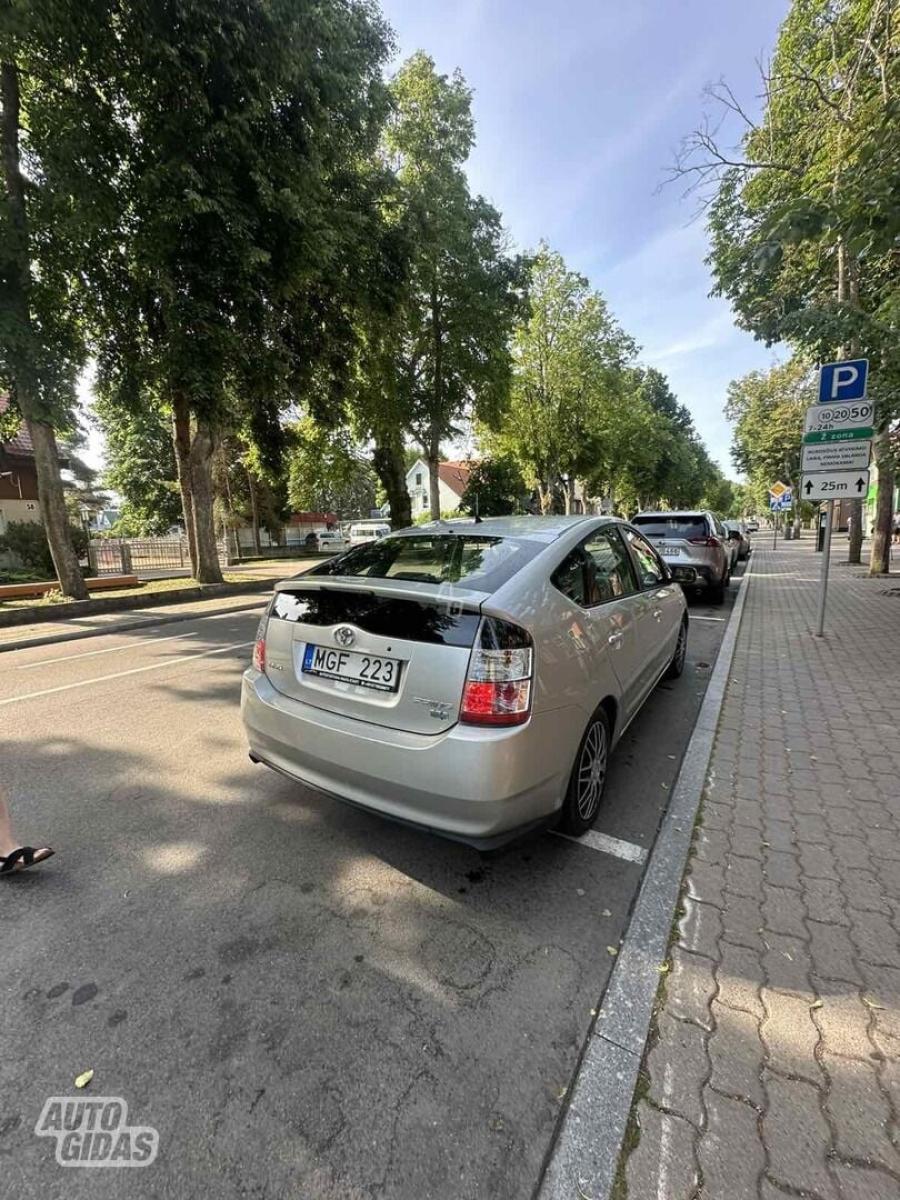 Toyota Prius 2005 in Vilnius, with an engine capacity of 1.50 L and mileage of 250 thousand km for 3900 €, photo 12 on AUTOMOTO.COM.LV