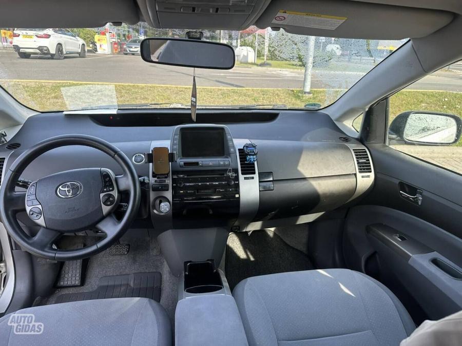 Toyota Prius 2005 in Vilnius, with an engine capacity of 1.50 L and mileage of 250 thousand km for 3900 €, photo 13 on AUTOMOTO.COM.LV