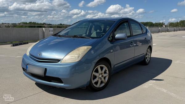 Toyota Prius 2005 Viļņa, ar dzinēja tilpumu 1.50 L un nobraukumu 350 tūkst. km par 2800 €, foto 1 vietnē AUTOMOTO.COM.LV