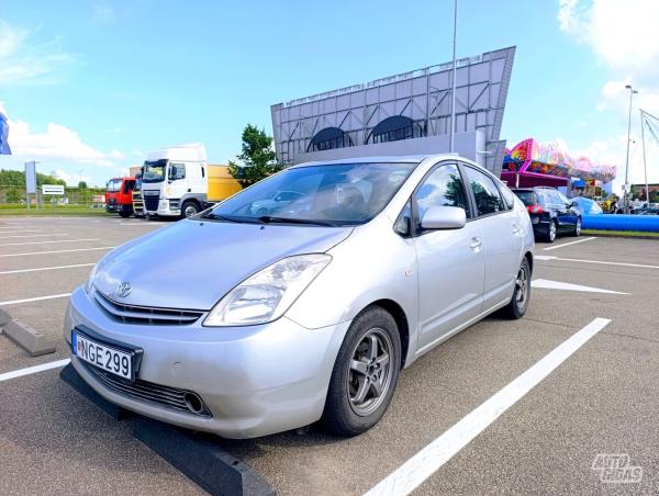 Toyota Prius 2005 in Vilnius, with an engine capacity of 1.50 L and mileage of 320 thousand km for 3500 €, photo 1 on AUTOMOTO.COM.LV