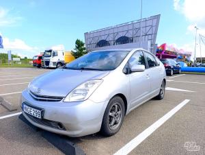 Toyota Prius 2005 Viļņa, ar dzinēja tilpumu 1.50 L un nobraukumu 320 tūkst. km par 3500 €, foto  vietnē AUTOMOTO.COM.LV