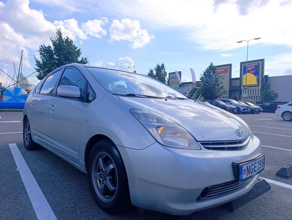 Toyota Prius 2005 in Vilnius, with an engine capacity of 1.50 L and mileage of 320 thousand km for 3500 €, photo 6 on AUTOMOTO.COM.LV
