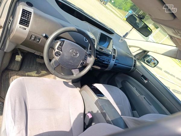 Toyota Prius 2005 in Vilnius, with an engine capacity of 1.50 L and mileage of 320 thousand km for 3500 €, photo 8 on AUTOMOTO.COM.LV