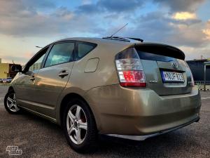 Toyota Prius 2005 Viļņa, ar dzinēja tilpumu 1.50 L un nobraukumu 325 tūkst. km par 2650 €, foto  vietnē AUTOMOTO.COM.LV