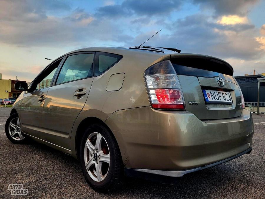 Toyota Prius 2005 Viļņa, ar dzinēja tilpumu 1.50 L un nobraukumu 325 tūkst. km par 2650 €, foto 1 vietnē AUTOMOTO.COM.LV