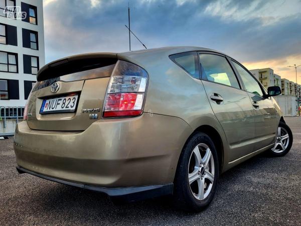 Toyota Prius 2005 Viļņa, ar dzinēja tilpumu 1.50 L un nobraukumu 325 tūkst. km par 2650 €, foto 3 vietnē AUTOMOTO.COM.LV