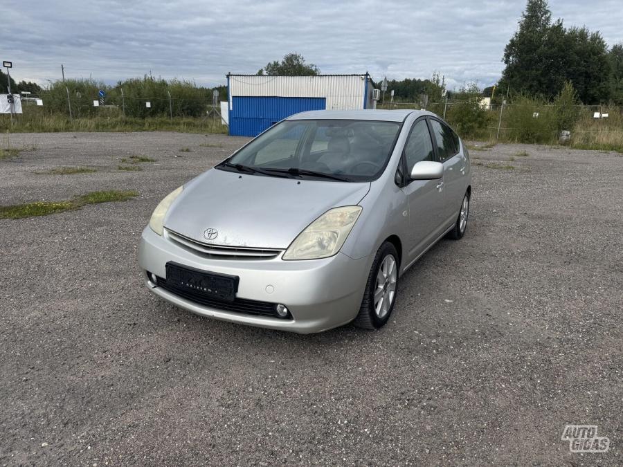 Toyota Prius 2005 in Vilnius, with an engine capacity of 1.50 L and mileage of 190 thousand km for 2450 €, photo 1 on AUTOMOTO.COM.LV