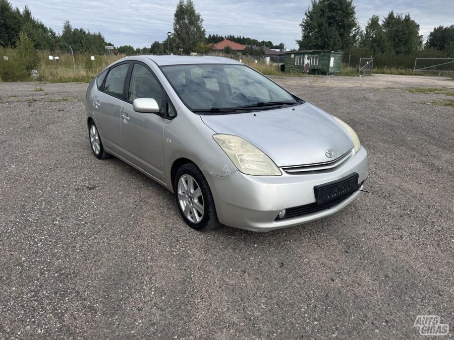 Toyota Prius 2005 in Vilnius, with an engine capacity of 1.50 L and mileage of 190 thousand km for 2450 €, photo 3 on AUTOMOTO.COM.LV