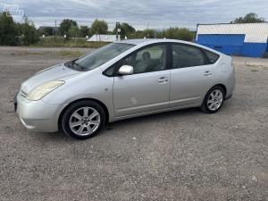 Toyota Prius 2005 in Vilnius, with an engine capacity of 1.50 L and mileage of 190 thousand km for 2450 €, photo 4 on AUTOMOTO.COM.LV